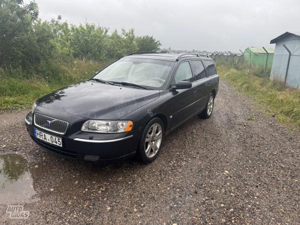 Volvo V70 2005 in Vilnius, with an engine capacity of 2.40 L and mileage of 384 thousand km for 1850 €, photo 1 on AUTOMOTO.COM.LV