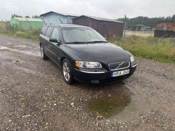 Volvo V70 2005 in Vilnius, with an engine capacity of 2.40 L and mileage of 384 thousand km for 1850 €, photo 2 on AUTOMOTO.COM.LV