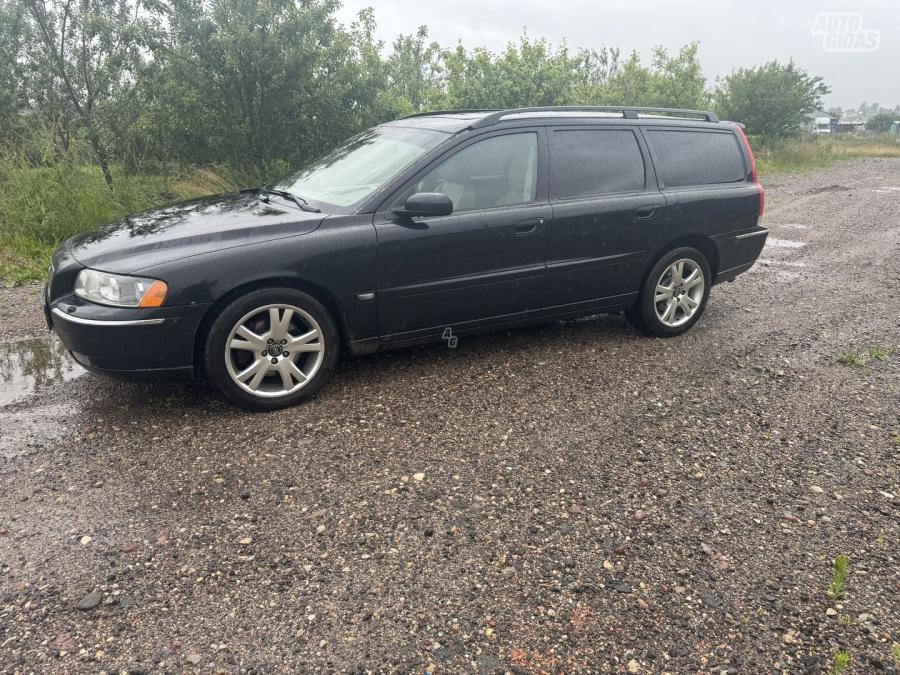 Volvo V70 2005 Viļņa, ar dzinēja tilpumu 2.40 L un nobraukumu 384 tūkst. km par 1850 €, foto 5 vietnē AUTOMOTO.COM.LV
