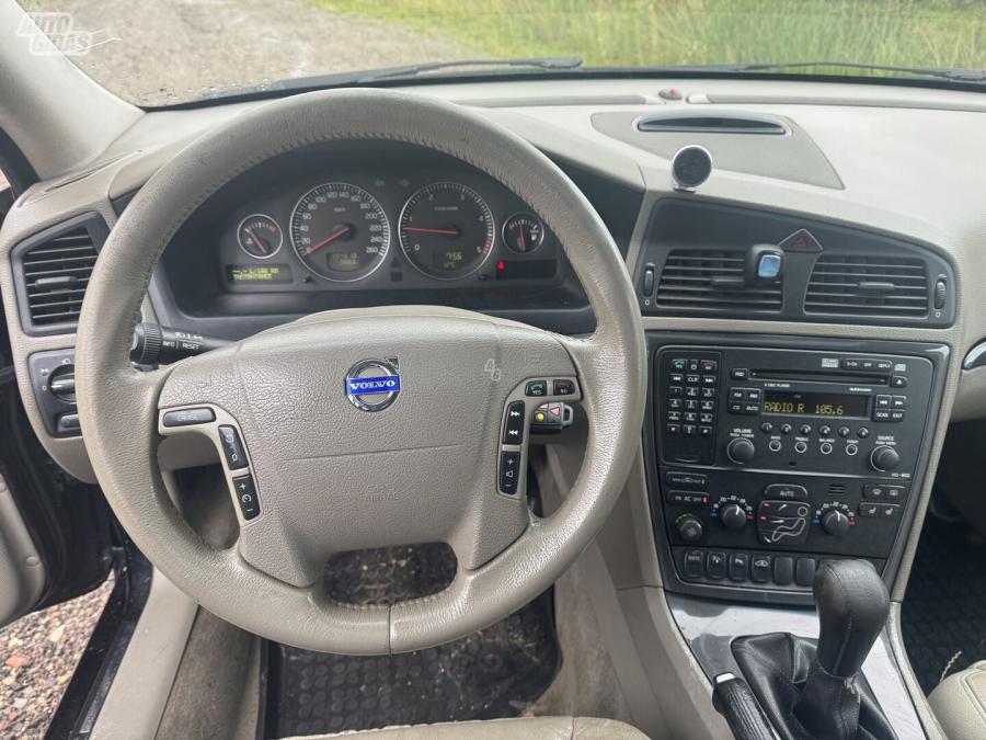 Volvo V70 2005 Viļņa, ar dzinēja tilpumu 2.40 L un nobraukumu 384 tūkst. km par 1850 €, foto 11 vietnē AUTOMOTO.COM.LV