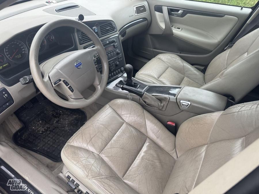 Volvo V70 2005 Viļņa, ar dzinēja tilpumu 2.40 L un nobraukumu 384 tūkst. km par 1850 €, foto 12 vietnē AUTOMOTO.COM.LV