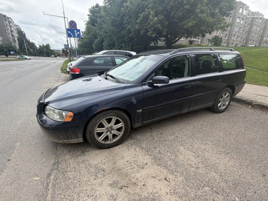 Вольво В70 2005 в Вильнюс, объемом двигателя 2.40 л и пробегом 396 тыс. км за 650 €, фото 1 на AUTOMOTO.COM.LV