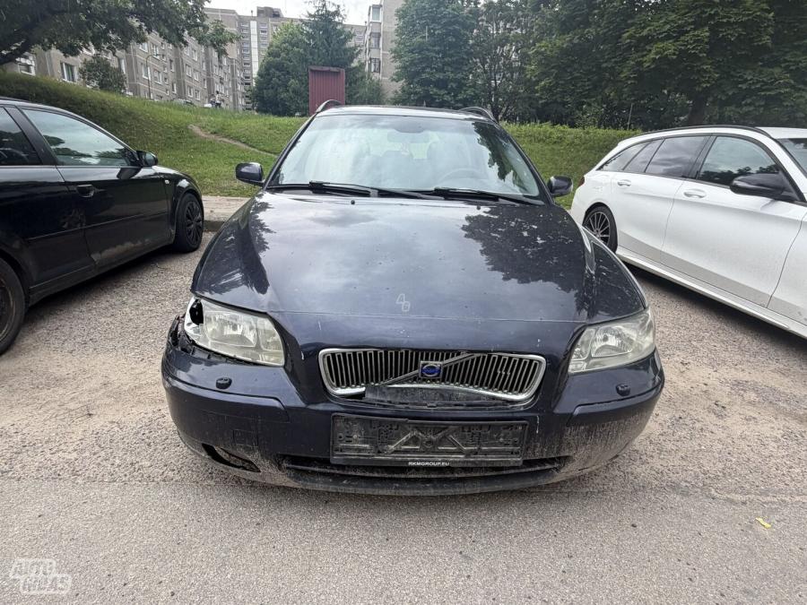 Вольво В70 2005 в Вильнюс, объемом двигателя 2.40 л и пробегом 396 тыс. км за 650 €, фото 3 на AUTOMOTO.COM.LV