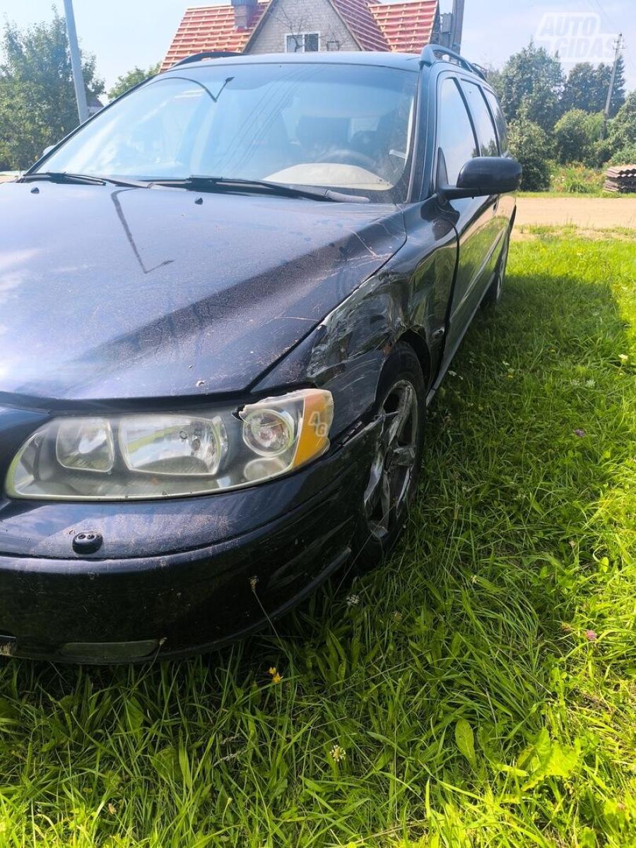 Volvo V70 2005 in Vilnius, with an engine capacity of 2.40 L and mileage of 350 thousand km for 400 €, photo 4 on AUTOMOTO.COM.LV