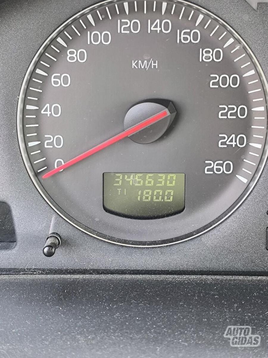 Volvo V70 2005 in Vilnius, with an engine capacity of 2.40 L and mileage of 350 thousand km for 400 €, photo 10 on AUTOMOTO.COM.LV