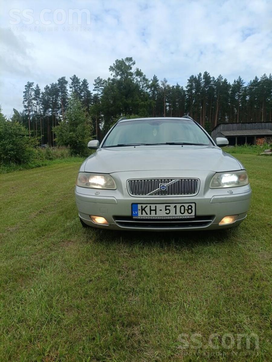 Volvo V70 2006 in Jelgava, with an engine capacity of 2.40 L and mileage of 449 thousand km for 1300 €, photo 1 on AUTOMOTO.COM.LV