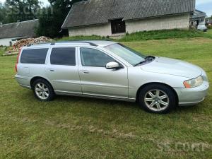 Volvo V70 2006 in Jelgava, with an engine capacity of 2.40 L and mileage of 449 thousand km for 1300 €, photo 4 on AUTOMOTO.COM.LV
