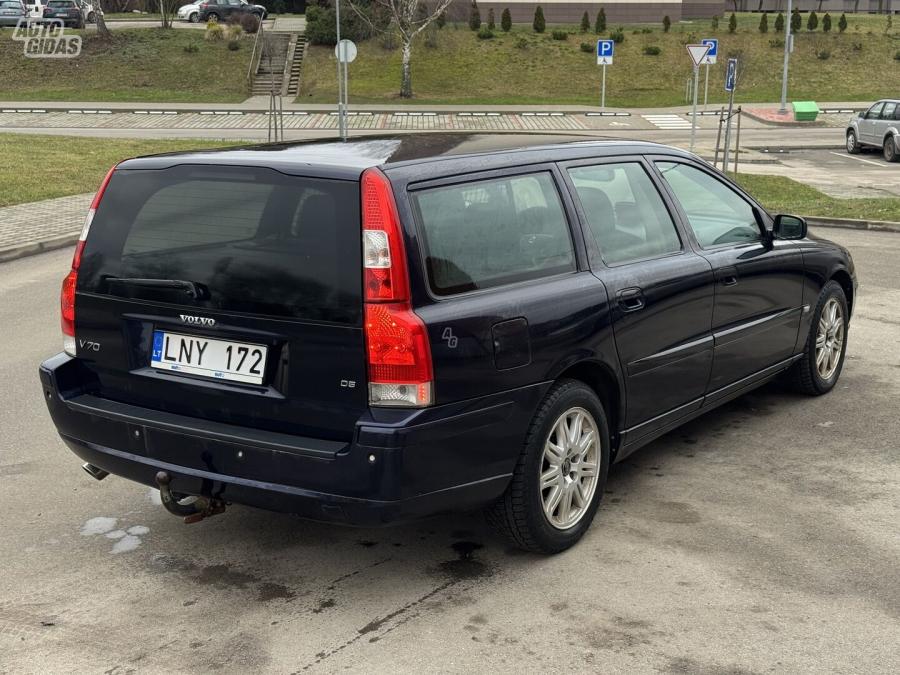 Volvo V70 2006 in Ukmerge, with an engine capacity of 2.40 L and mileage of 415 thousand km for 830 €, photo 5 on AUTOMOTO.COM.LV