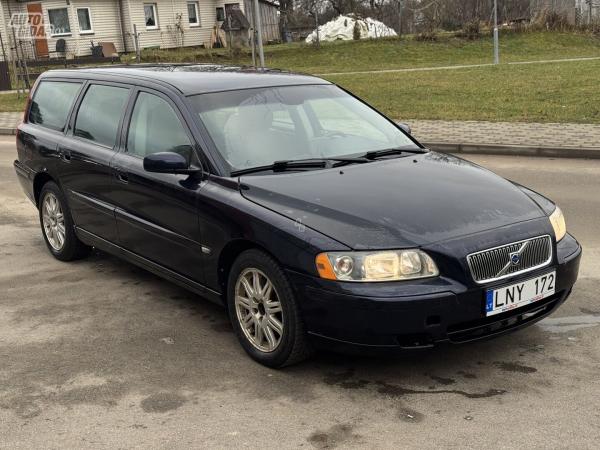 Volvo V70 2006 in Ukmerge, with an engine capacity of 2.40 L and mileage of 415 thousand km for 830 €, photo 7 on AUTOMOTO.COM.LV