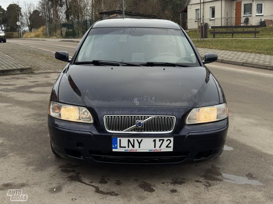 Volvo V70 2006 in Ukmerge, with an engine capacity of 2.40 L and mileage of 415 thousand km for 830 €, photo 8 on AUTOMOTO.COM.LV