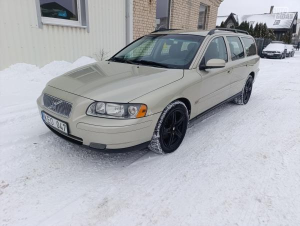 Volvo V70 2006 in Utena, with an engine capacity of 2.40 L and mileage of 413 thousand km for 2600 €, photo 1 on AUTOMOTO.COM.LV