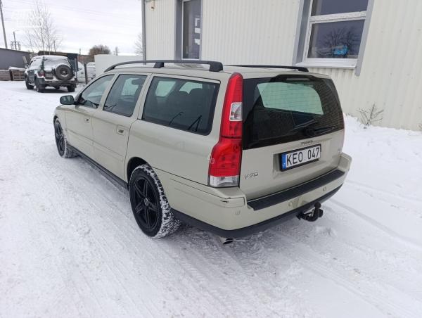 Volvo V70 2006 in Utena, with an engine capacity of 2.40 L and mileage of 413 thousand km for 2600 €, photo 4 on AUTOMOTO.COM.LV