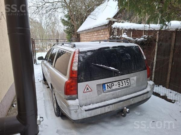 Volvo V70 2006 in Jelgava, with an engine capacity of 2.40 L and mileage of 362 thousand km for 1500 €, photo 1 on AUTOMOTO.COM.LV