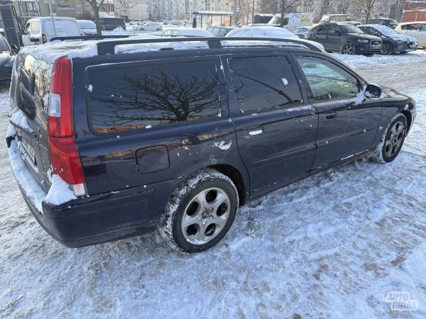 Volvo V70 2006 in Vilnius, with an engine capacity of 2.40 L and mileage of 356 thousand km for 750 €, photo 3 on AUTOMOTO.COM.LV