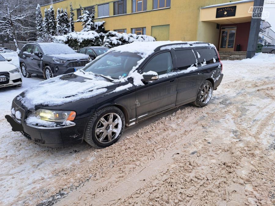 Volvo V70 2006 in Vilnius, with an engine capacity of 2.40 L and mileage of 283 thousand km for 1699 €, photo 1 on AUTOMOTO.COM.LV