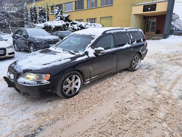 Volvo V70 2006 in Vilnius, with an engine capacity of 2.40 L and mileage of 283 thousand km for 1599 €, photo 1 on AUTOMOTO.COM.LV