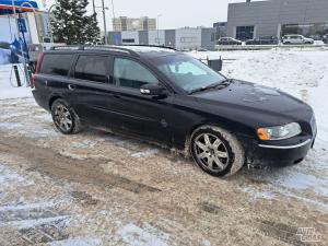 Volvo V70 2006 in Vilnius, with an engine capacity of 2.40 L and mileage of 286 thousand km for 1499 €, photo 3 on AUTOMOTO.COM.LV