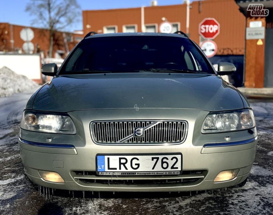 Volvo V70 2006 in Vilnius, with an engine capacity of 2.40 L and mileage of 251 thousand km for 1550 €, photo 3 on AUTOMOTO.COM.LV