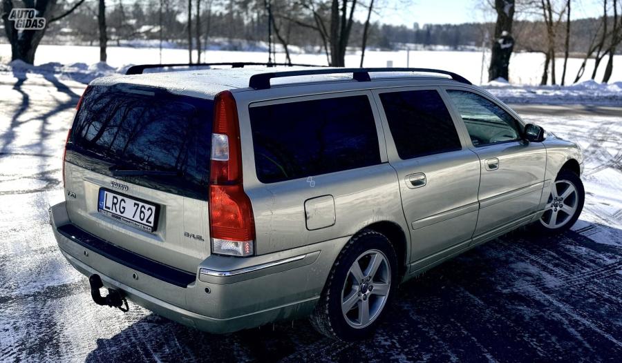 Volvo V70 2006 in Vilnius, with an engine capacity of 2.40 L and mileage of 251 thousand km for 1550 €, photo 5 on AUTOMOTO.COM.LV