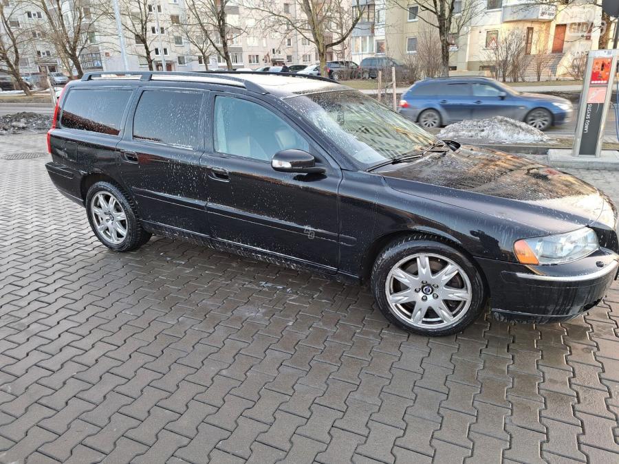 Volvo V70 2006 Viļņa, ar dzinēja tilpumu 2.40 L un nobraukumu 286 tūkst. km par 1599 €, foto 1 vietnē AUTOMOTO.COM.LV