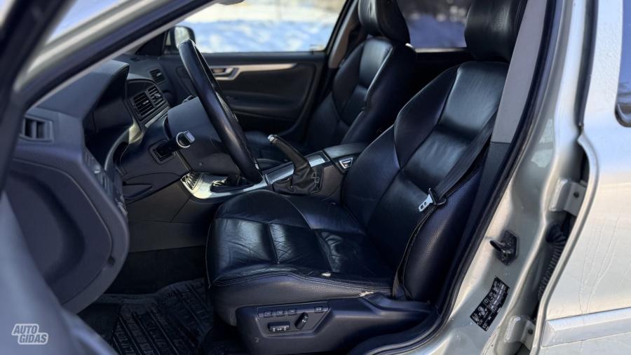 Volvo V70 2006 Viļņa, ar dzinēja tilpumu 2.40 L un nobraukumu 251 tūkst. km par 1450 €, foto 8 vietnē AUTOMOTO.COM.LV