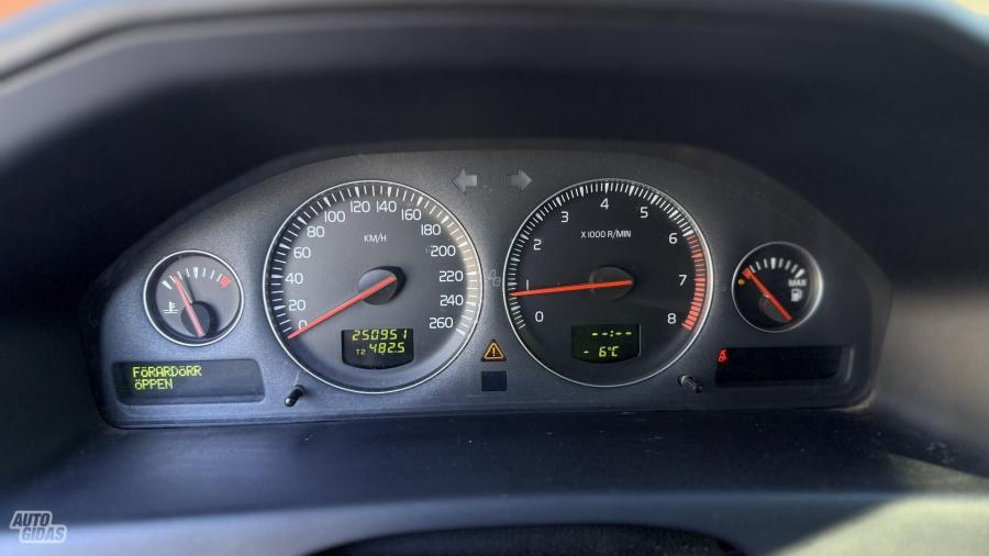 Volvo V70 2006 Viļņa, ar dzinēja tilpumu 2.40 L un nobraukumu 251 tūkst. km par 1450 €, foto 11 vietnē AUTOMOTO.COM.LV