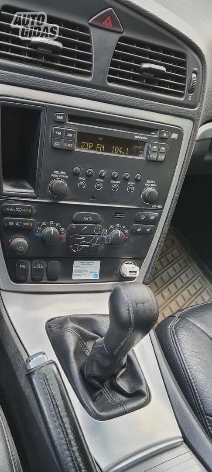 Volvo V70 2006 in Sakiai, with an engine capacity of 2.50 L and mileage of 394 thousand km for 1300 €, photo 11 on AUTOMOTO.COM.LV