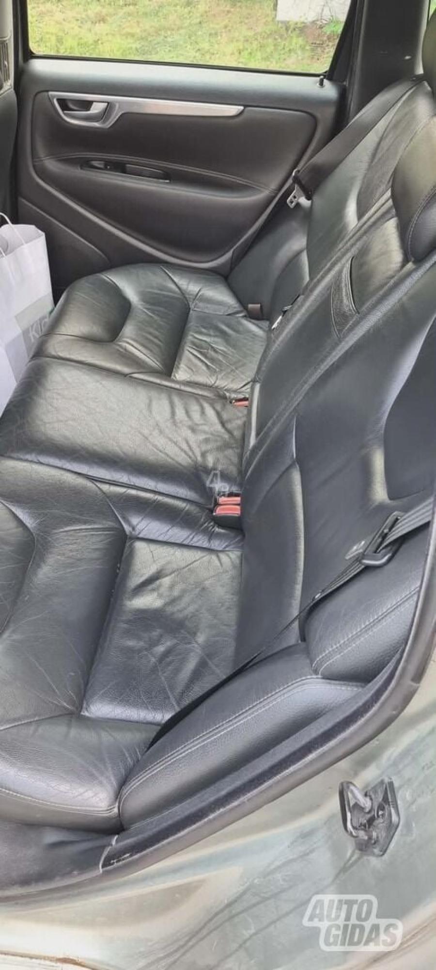 Volvo V70 2006 in Sakiai, with an engine capacity of 2.50 L and mileage of 394 thousand km for 1300 €, photo 13 on AUTOMOTO.COM.LV
