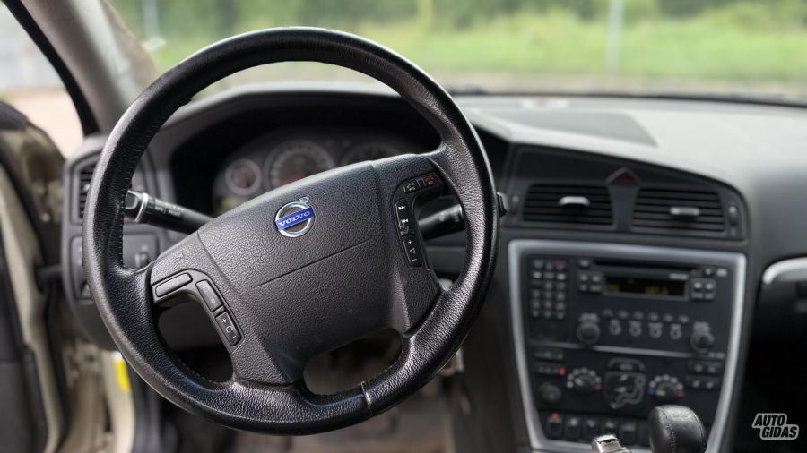 Volvo V70 2006 in Vilnius, with an engine capacity of 2.40 L and mileage of 251 thousand km for 1400 €, photo 10 on AUTOMOTO.COM.LV