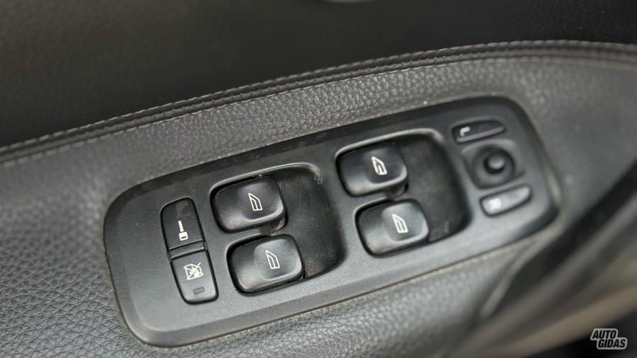 Volvo V70 2006 in Vilnius, with an engine capacity of 2.40 L and mileage of 251 thousand km for 1400 €, photo 14 on AUTOMOTO.COM.LV