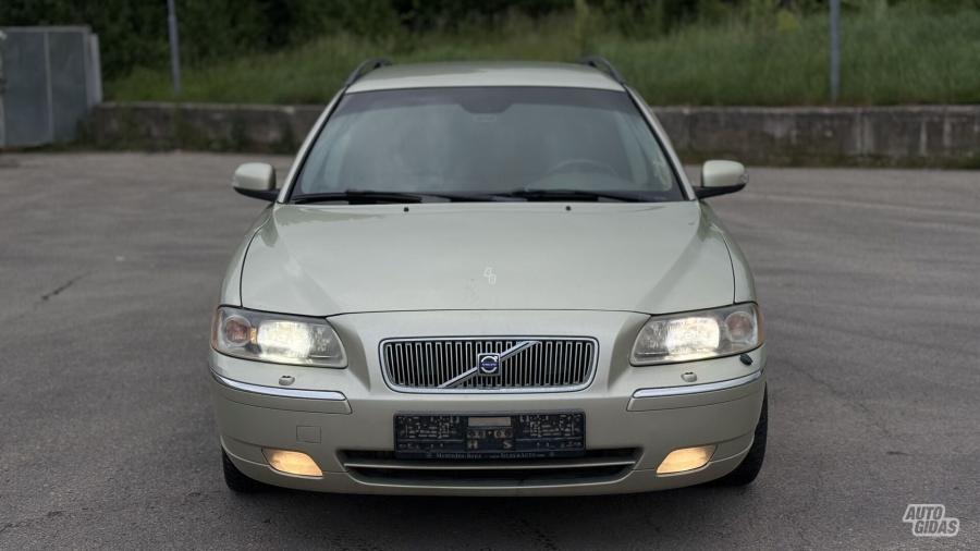 Volvo V70 2006 in Vilnius, with an engine capacity of 2.40 L and mileage of 251 thousand km for 1400 €, photo 4 on AUTOMOTO.COM.LV
