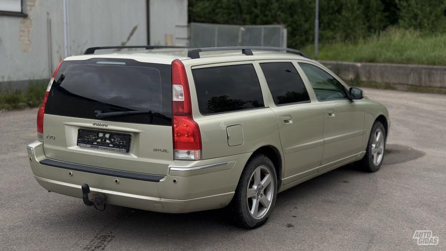 Volvo V70 2006 in Vilnius, with an engine capacity of 2.40 L and mileage of 251 thousand km for 1400 €, photo 6 on AUTOMOTO.COM.LV
