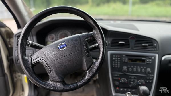 Volvo V70 2006 in Vilnius, with an engine capacity of 2.40 L and mileage of 251 thousand km for 1400 €, photo 9 on AUTOMOTO.COM.LV