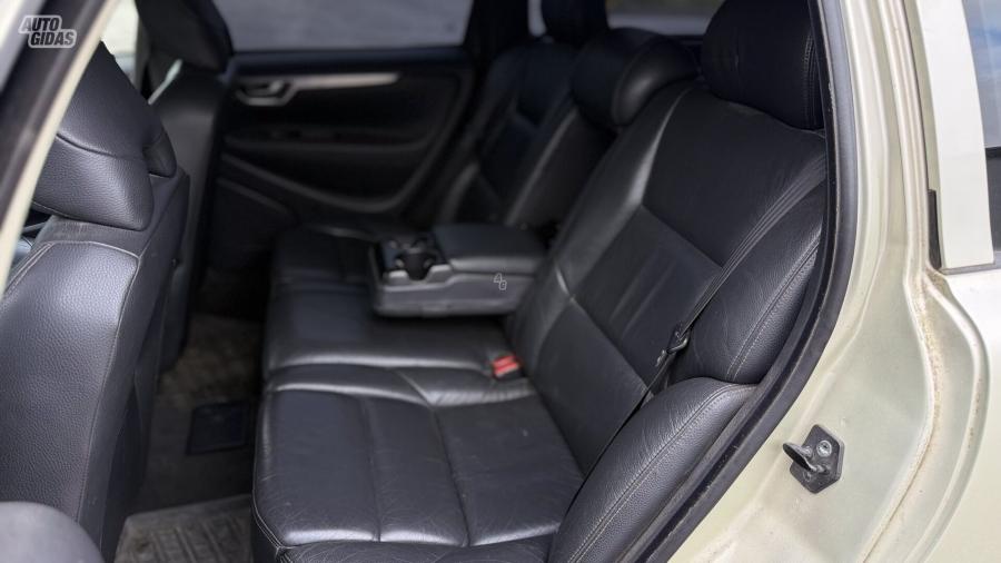 Volvo V70 2006 in Vilnius, with an engine capacity of 2.40 L and mileage of 251 thousand km for 1400 €, photo 11 on AUTOMOTO.COM.LV