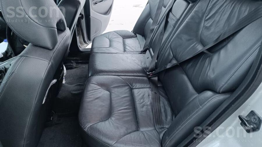 Volvo V70 2006 in Ventspils, with an engine capacity of 2.40 L and mileage of 313 thousand km for 2800 €, photo 6 on AUTOMOTO.COM.LV
