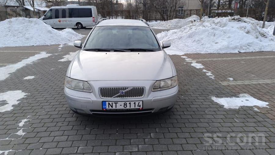 Volvo V70 2006 in Ventspils, with an engine capacity of 2.40 L and mileage of 313 thousand km for 2800 €, photo 12 on AUTOMOTO.COM.LV