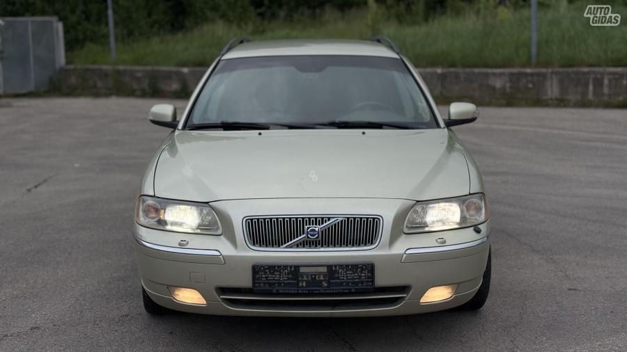 Volvo V70 2006 in Vilnius, with an engine capacity of 2.40 L and mileage of 251 thousand km for 1250 €, photo 4 on AUTOMOTO.COM.LV
