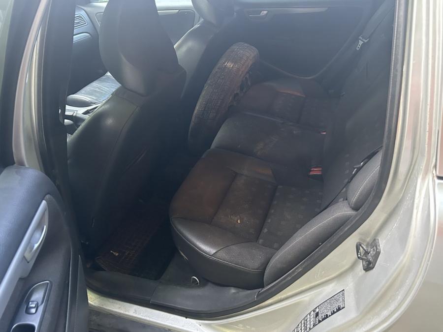 Volvo V70 2006 Tartu, ar dzinēja tilpumu 2.40 L un nobraukumu 347 tūkst. km par 699 €, foto 15 vietnē AUTOMOTO.COM.LV