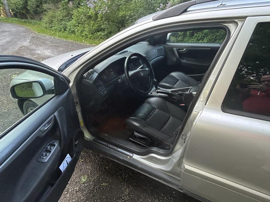 Volvo V70 2006 Tartu, ar dzinēja tilpumu 2.40 L un nobraukumu 347 tūkst. km par 699 €, foto 17 vietnē AUTOMOTO.COM.LV