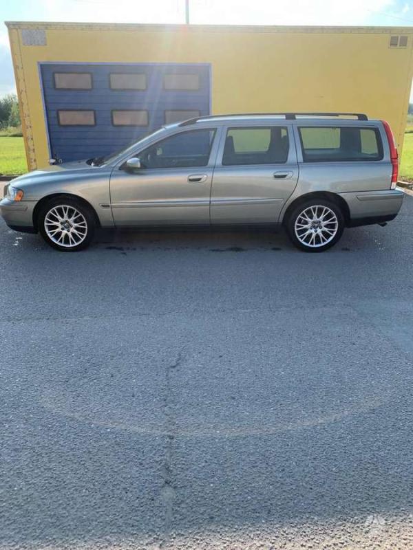 Volvo V70 2006 in Pakruojis, with an engine capacity of 2.40 L and mileage of 287 thousand km for 3300 €, photo 2 on AUTOMOTO.COM.LV