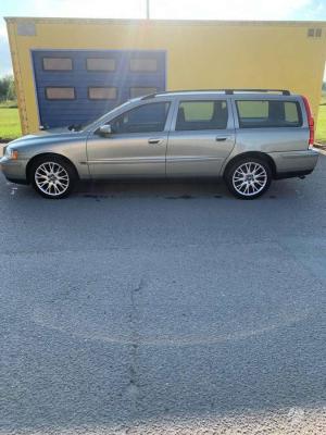 Volvo V70 2006 in Pakruojis, with an engine capacity of 2.40 L and mileage of 287 thousand km for 3300 €, photo 3 on AUTOMOTO.COM.LV