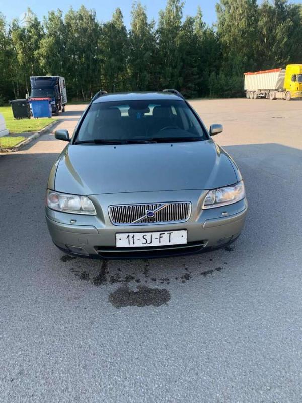 Volvo V70 2006 in Pakruojis, with an engine capacity of 2.40 L and mileage of 287 thousand km for 3300 €, photo 3 on AUTOMOTO.COM.LV
