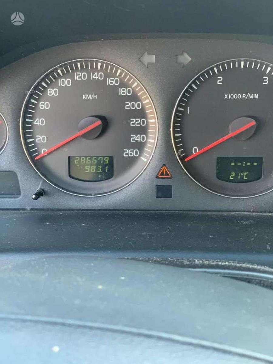 Volvo V70 2006 in Pakruojis, with an engine capacity of 2.40 L and mileage of 287 thousand km for 3300 €, photo 15 on AUTOMOTO.COM.LV