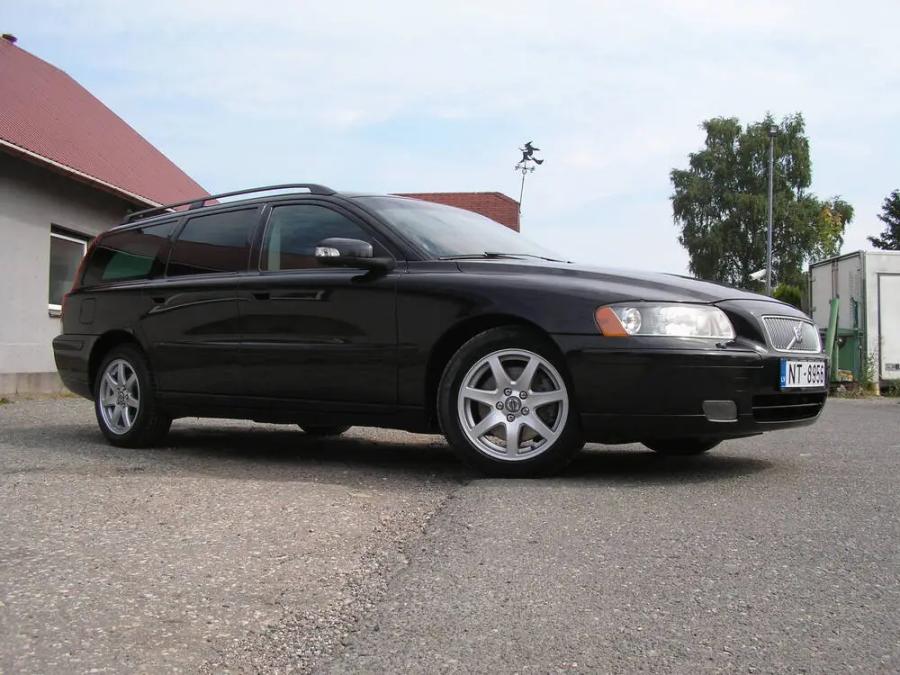 Volvo V70 2006 Sigulda, ar dzinēja tilpumu 2.40 L un nobraukumu 361 tūkst. km par 3750 €, foto 3 vietnē AUTOMOTO.COM.LV