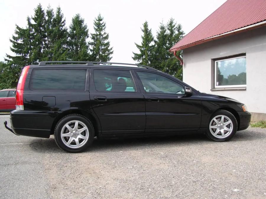 Volvo V70 2006 Sigulda, ar dzinēja tilpumu 2.40 L un nobraukumu 361 tūkst. km par 3750 €, foto 4 vietnē AUTOMOTO.COM.LV