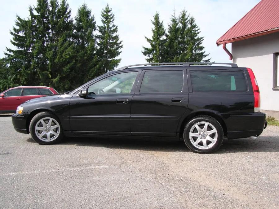 Volvo V70 2006 Sigulda, ar dzinēja tilpumu 2.40 L un nobraukumu 361 tūkst. km par 3750 €, foto 5 vietnē AUTOMOTO.COM.LV