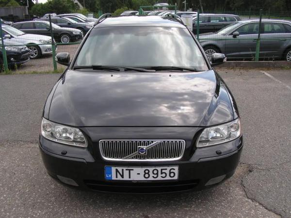 Volvo V70 2006 Sigulda, ar dzinēja tilpumu 2.40 L un nobraukumu 361 tūkst. km par 3750 €, foto 5 vietnē AUTOMOTO.COM.LV