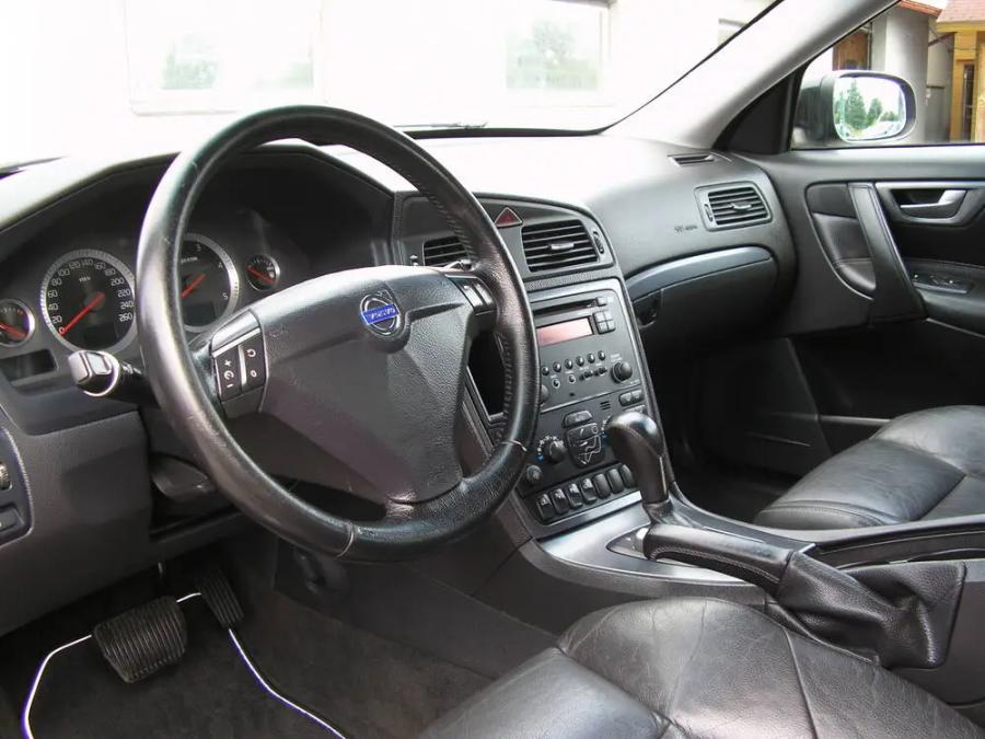 Volvo V70 2006 Sigulda, ar dzinēja tilpumu 2.40 L un nobraukumu 361 tūkst. km par 3750 €, foto 16 vietnē AUTOMOTO.COM.LV