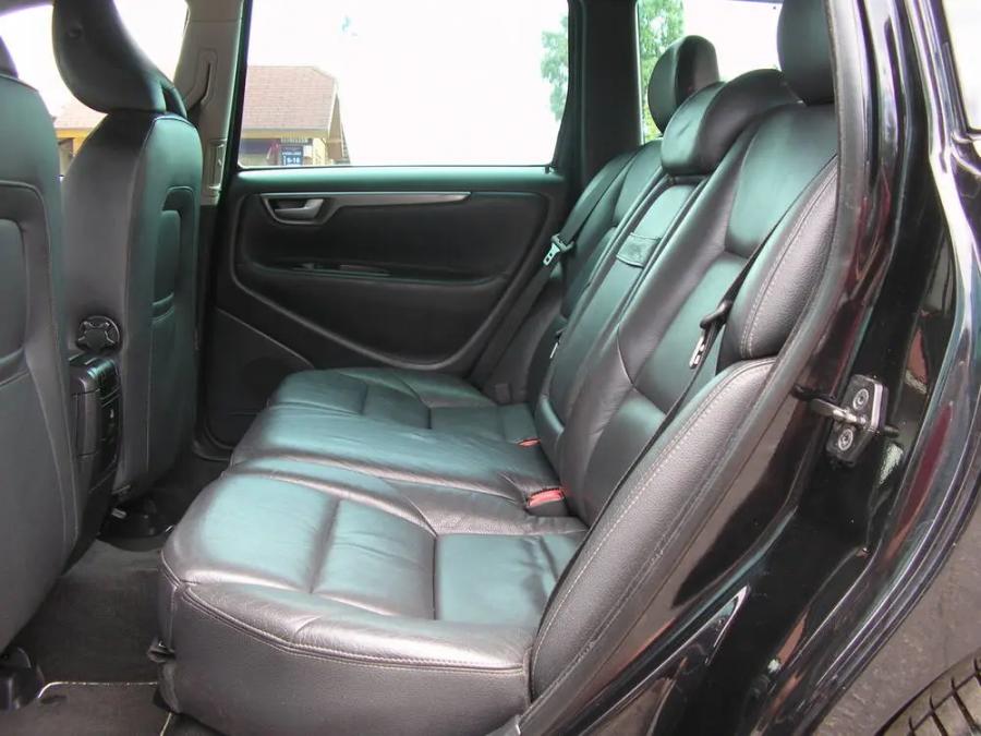 Volvo V70 2006 Sigulda, ar dzinēja tilpumu 2.40 L un nobraukumu 361 tūkst. km par 3750 €, foto 18 vietnē AUTOMOTO.COM.LV