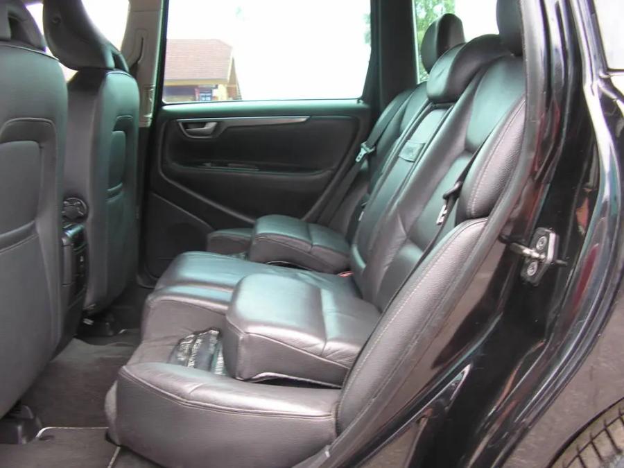 Volvo V70 2006 Sigulda, ar dzinēja tilpumu 2.40 L un nobraukumu 361 tūkst. km par 3750 €, foto 19 vietnē AUTOMOTO.COM.LV